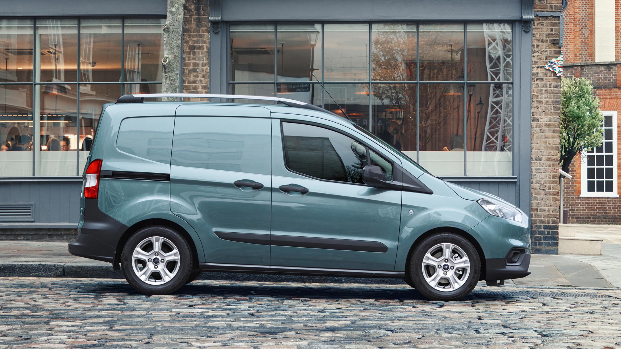Ford Transit Courier: furgoneta de tamaño pequeño | Ford ES